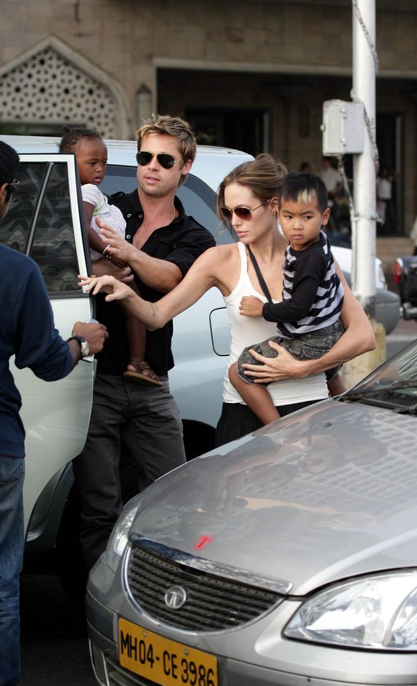 Beba koju je Angelina spasila danas nosi raskošan prsten: Da li se ...